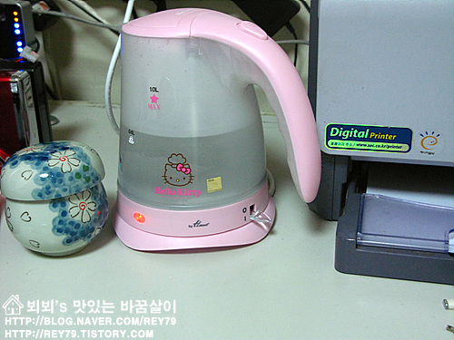 따뜻한 차 한잔과 컴퓨터 작업하기with 헬로키티전기주전자 네이버 블로그