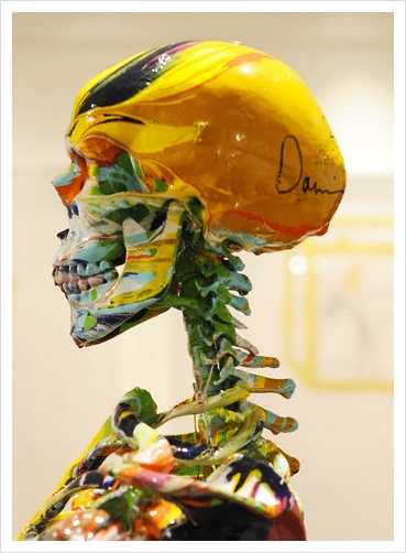 데미안 허스트damien Hirst 살아있는 사람의 마음 속에 있는 육체적 죽음의 불가능성physical