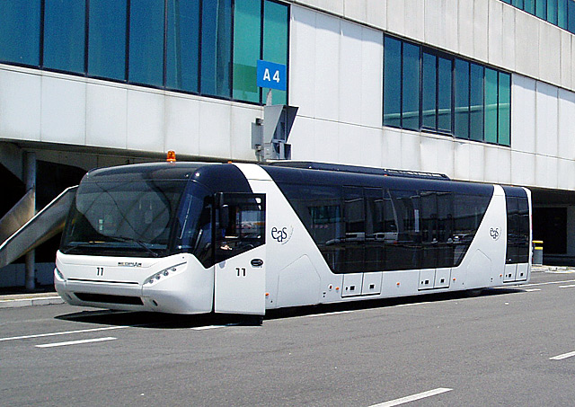 네오플랜 공항셔틀버스 독일 MAN 길이 14.7m, 폭 3.2m, 정원 130명 Neoplan airport shuttle ...