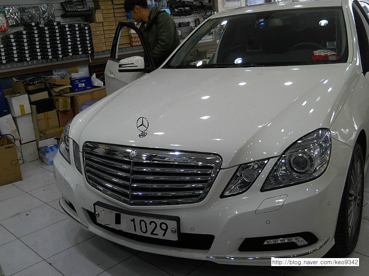 벤츠 E300w212 고스트 쉐도우 라이트도어로고라이트도어로고램프 작업 네이버 블로그