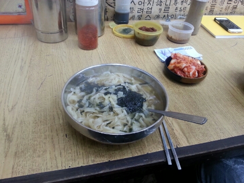 황학동]중앙시장 끝자락의 할배칼국수집 : 네이버 블로그