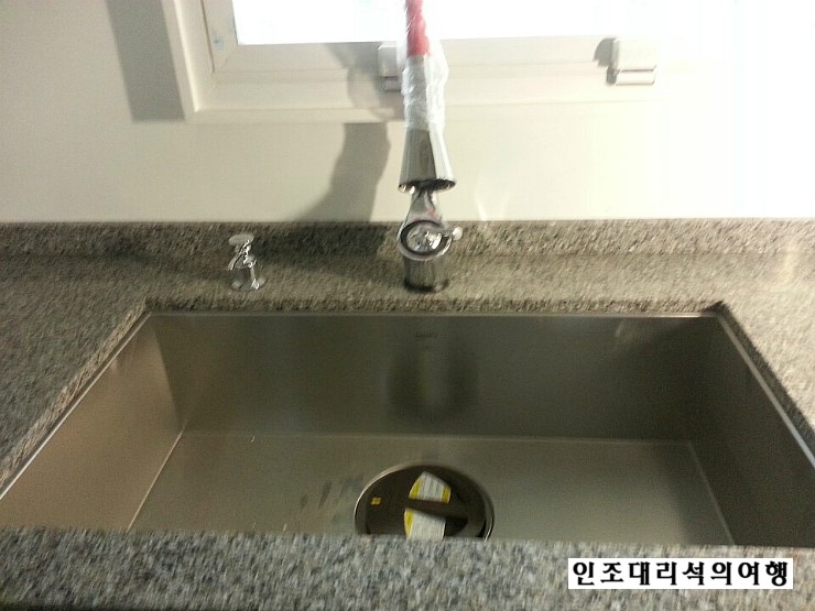 인조대리석공장 싱크대인조대리석상판 가격은 삼성lg한화한샘듀폰등 인조대리석종류 컬러에 따라 가격 차이가 있습니다