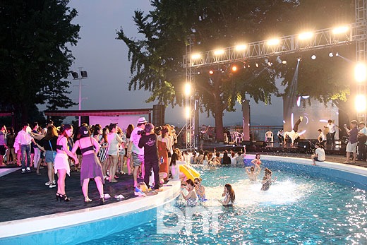 [bnt포토] 2014 약손명가 페스티벌, 워커힐 ‘풀 파티’로 성황리 개최 : 네이버 블로그