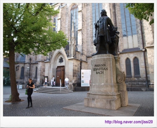 Leipzig 라이프치히 성 토마스 교회 Thomaskirche 라이프치히 요한 제바스티안 바흐 동상 Johann