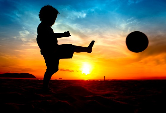 미국의 사회적기업- 개발한 세상을 밝히는 축구공! 소켓볼(Soccket Ball) : 네이버 블로그