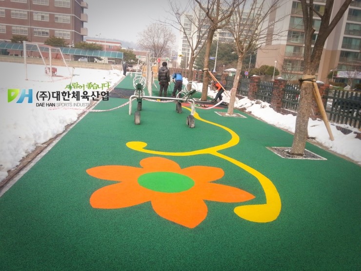 계룡시 엄사초등학교 다목적구장친환경고무매트고무블록탄성포장재대한체육산업어린이놀이터놀이터바닥재놀이기구 놀이기구