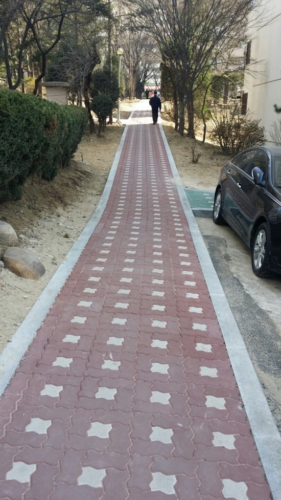 아파트 단지내 보도블럭시공 소형고압블럭 U형블럭 반블럭 칼라투수포장 칼라투수콘 에이원건설 네이버 블로그
