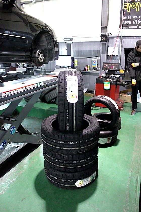 그랜저tg 타이어 가격싼곳 규격 235 55r 17인치 솔루스 Ta31타이어 추천 고속밸런스 And 얼라이먼트 잘보는곳