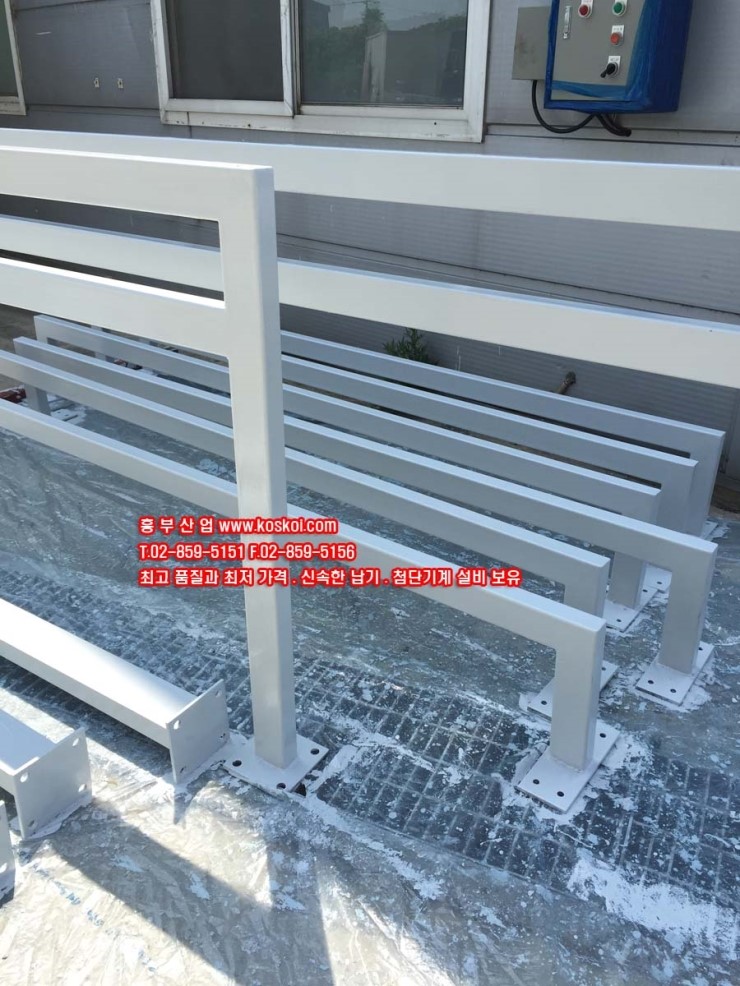 스틸 파이프 구조물 제작자전거 보관대 제작도로에 설치 되는 휀스 제작아파트용 난간대 제작주차장 차단대폴대스텐 파이프 구조물 제작 공장 각파이프로 용접연마