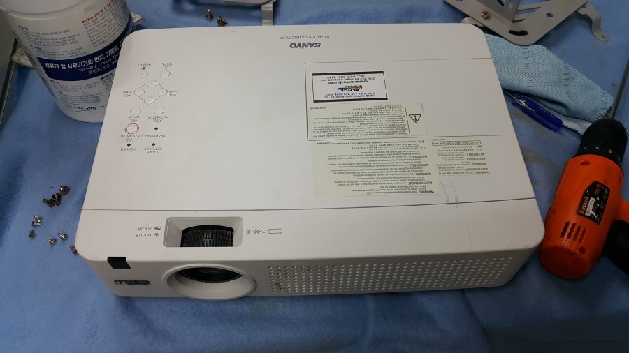 경기도 Oo중학교 빔프로젝터 수리 정밀클리닝및 램프교체산요sanyo Plc Xu4000k 프로젝트 판매설치이전