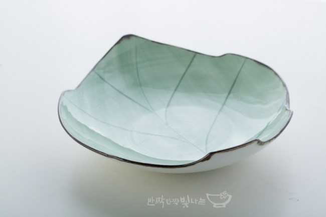 반짝반짝빛나는 핸드메이드 예쁜생활도자기그릇 도자기접시 풀잎찬기 네이버 블로그
