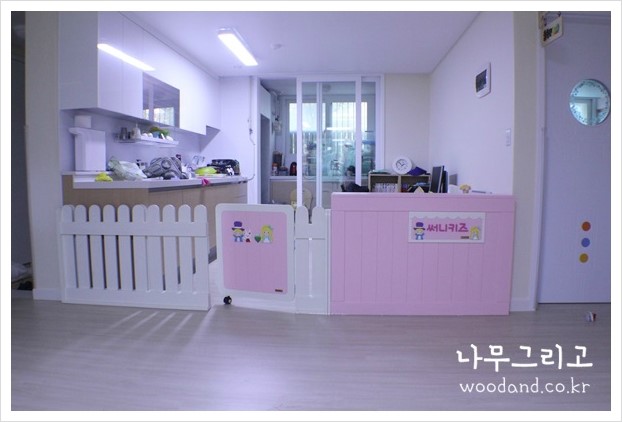 용인써니키즈어린이집안전문주방안전문주방울타리주방수납장아일랜드수납장어린이집주방환경구성주방꾸미기예쁜안전문예쁜울타리