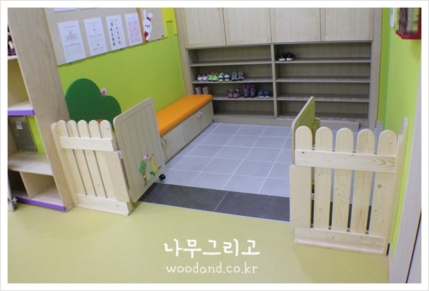 세종시청충녕어린이집현관울타리안전문현관안전문현관울타리안전울타리어린이집안전문예쁜안전문원목안전문자작나무안전문입구환경구성