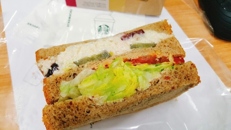 스타벅스 뉴 크랜베리 치킨 샌드위치 네이버 블로그