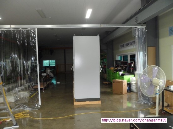 바람막이투명비닐커튼출입구방풍비닐방한비닐커텐 제니스창 용인 커피전문점 테라스에 접이식바람막이비닐커튼으로 겨울나기작업장비닐