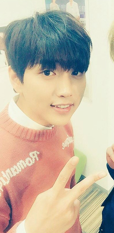 [믹스엑스믹스] 믹스엑스믹스 로맨티크 니트, 같은 옷 다른 느낌, 샤이니 키 vs 이수민 vs b1a4 산들 니트, 그거 어디꺼 : 네이버 블로그