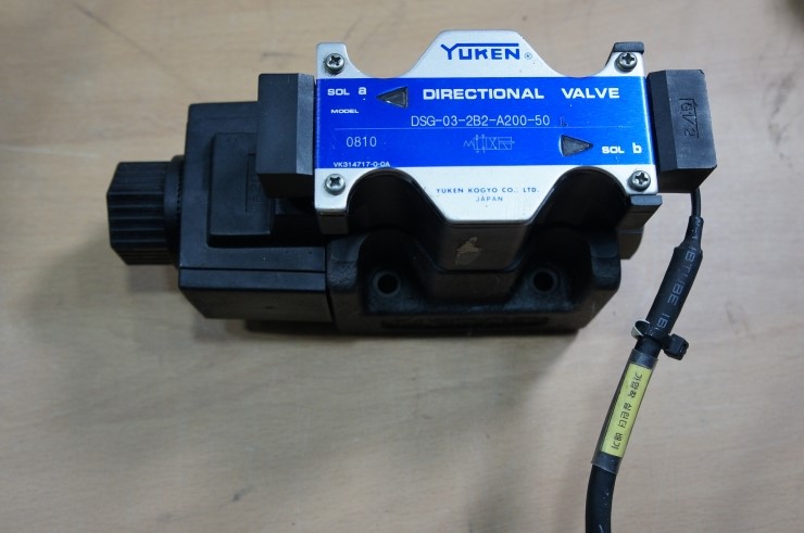 3602)YUKEN 유압솔밸브,DSG-03-2B2-A200-50,AC200V,실사용품,상태양호,사진과동일품,사진참고하세요 ...