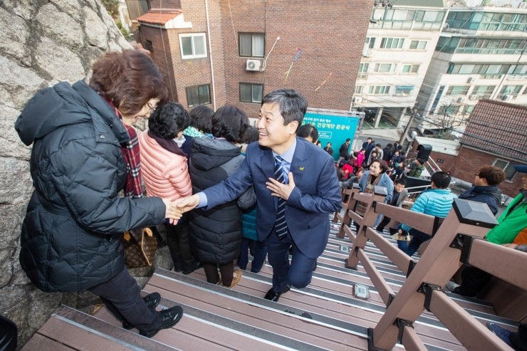 시사프리신문 성북구 ‘장위동 걷고 싶은 건강계단 조성