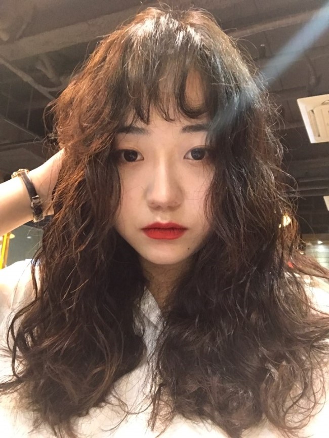 요즘 유행하는 헤어스타일 유니크하게 긴머리 히피펌 으루 스타일변신 네이버 블로그