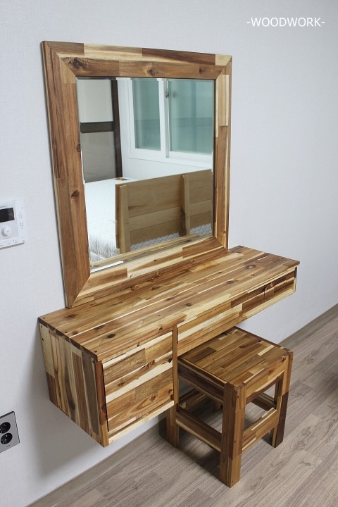 대전시 가장동에 납품해드린 벽걸이형 화장대입니다 우드워크원목화장대아카시아나무원목스툴원목거울주문가구맞춤가구수제가구