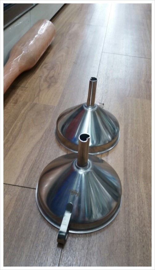 함석가공스텐후드가공드럼스텐깔때기 드럼깔떄기주방깔때기스텐깔대기 스탠깔때기 주방스텐깔때기 함석 깔때기 주방스탠 함석가공 제작 스텐가공 제작 대형깔대기