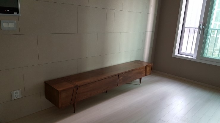 오크원목거실장 오크사이드보드 세덱사이드보드 거실티비장 Av장까사미아거실장 티비장 경기도화성시 동탄 이편한세상 고객
