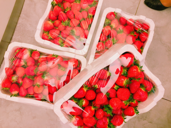 이OO님께서 싱싱하고 맛있는 딸기를 무려 6박스나 선물해주셨습니다^^ : 네이버 블로그