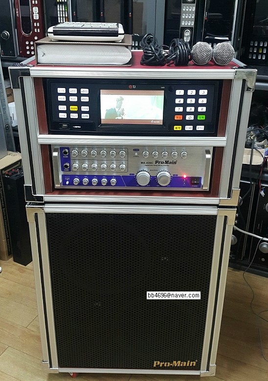 중고 이동식노래방기계 Tj 태진 C60ii 노래반주기에 2채널 앰프 스피커 일체형 이동식 케이스와 유선마이크로 중고 이동식노래방