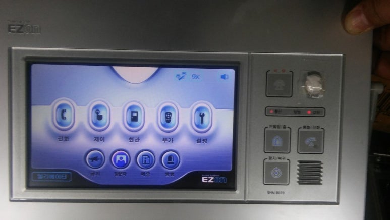 [인터폰수리] 용인 기흥 구갈동 한양 아파트 삼성 이지온 EZON Home Systems SHN-8070 전원은 켜지나 화면에 아무것도 안 뜨는 고장 수리 : 네이버 블로그