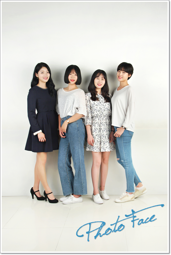 신촌이대홍대 여학생 우정사진 잘찍는곳 신촌스튜디오포토페이스 신촌이대홍대이미지사진우정사진프로필사진승무원사진학생증