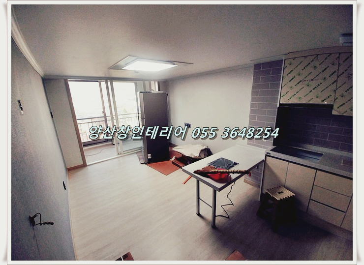 양산서창동 삼익아파트 부분인테리어마감현장 욕실도기조립 몰딩 도배장판 아일랜드싱크대 신발장 Led전지조명 우레탄칠 등