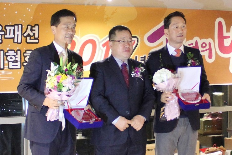 시사프리신문 성북구의회 김태수 부의장 패션섬유봉제협회 감사패 수상