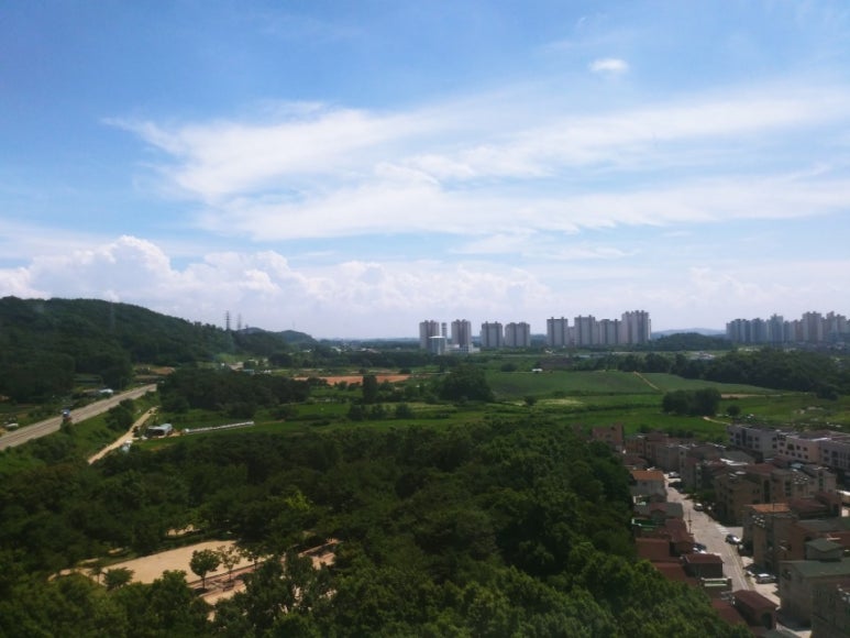 향남탑층복층매매화성파크드림벌써 10년째 거주중인 아파트입니다 전망이 좋아 평생살고 싶은 마음이 가득한 아파트지만