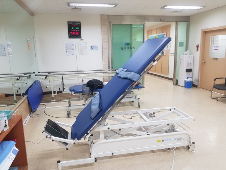 틸트테이블틸팅테이블기립경사테이블경사침대를 부천 재활치료실에서 콘트롤박스 교체하였습니다 네이버 블로그