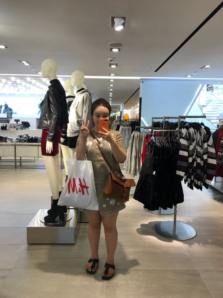 홍콩 옷 쇼핑 h&m 화장품 코스메틱 구경 세일기간 득템 : 네이버 블로그