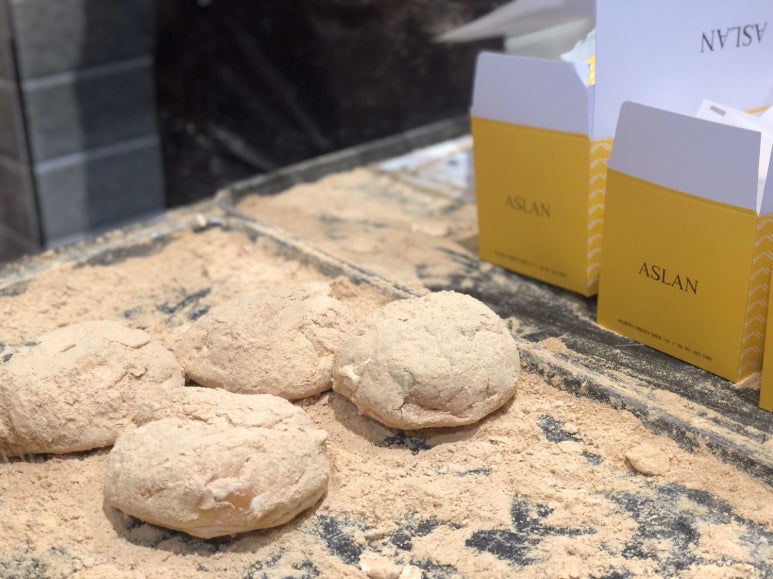 [수원역 디저트] SNS 핫한 디저트 아슬란 인절미빵 - 줄서서 먹어본 자만 아는 후기/파사드커피 후기 : 네이버 블로그