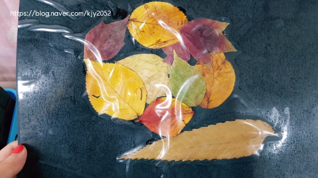 미술활동가을 가을주제 미술활동 단풍잎and낙엽으로 달팽이꾸미기 단풍잎 물감찍기 허수아비 꾸미기 네이버 블로그