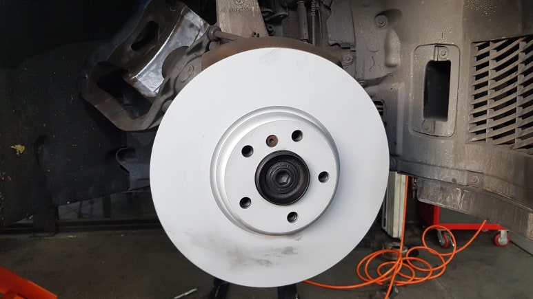 BMW 640d 프론트 디스크 교체 작업 대구 수입차 국산차 정비 및 튜닝 엔진오일교환 전문점 씨앤디인터내셔널 Xdrive ...