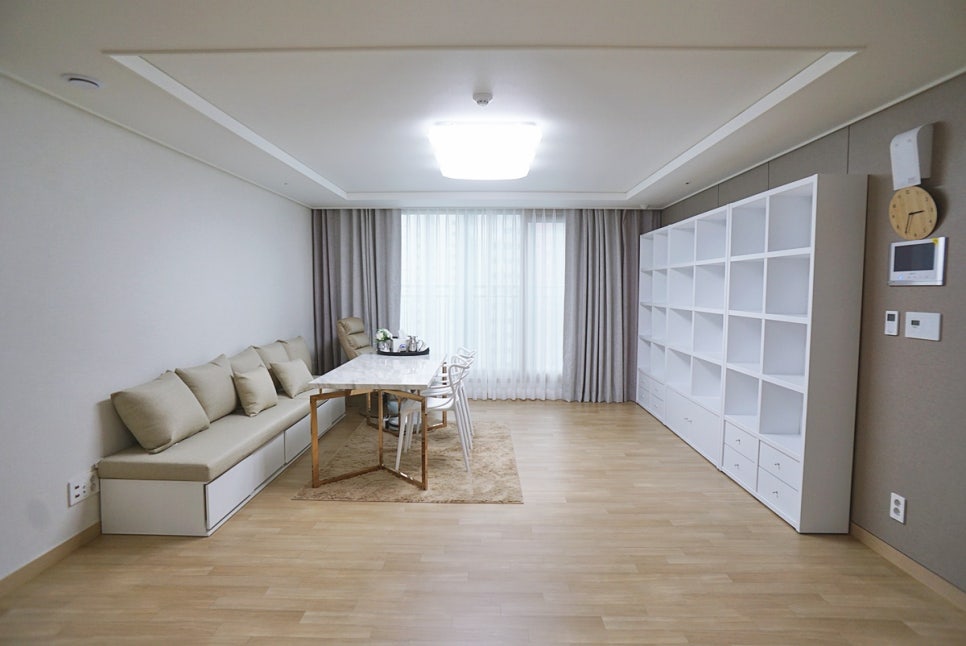 (홈인테리어) 카페형 거실 꾸미기. 서재형거실인테리어, TV없는거실, 30평형 신축아파트 거실인테리어, 집꾸미기 : 네이버 블로그