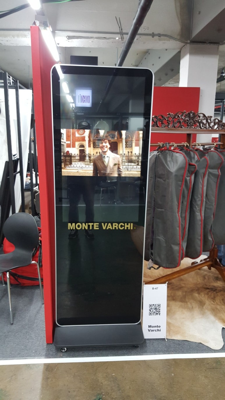 몬테바르끼 Monte Varchi 의상전시회 Did 렌탈 디지털배너 스탠드형 안내모니터 스마트 우노렉스코스 네이버 블로그