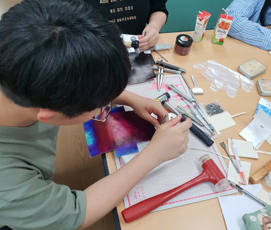 부산 직업 진로체험 명호중학교 나만의 가죽 카드지갑 만들기 F한땀한땀 네이버 블로그