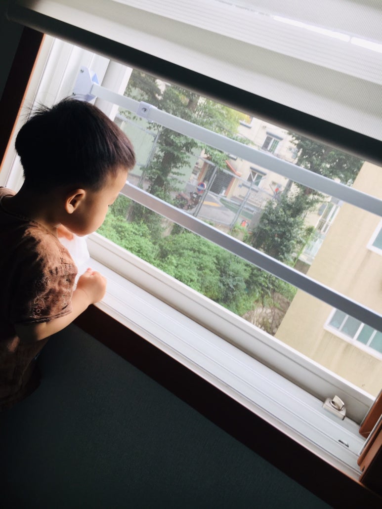 아기 창문 추락방지 2탄 방충망 안전장치 잠금장치 방범창 보조로도 좋아요 네이버 블로그