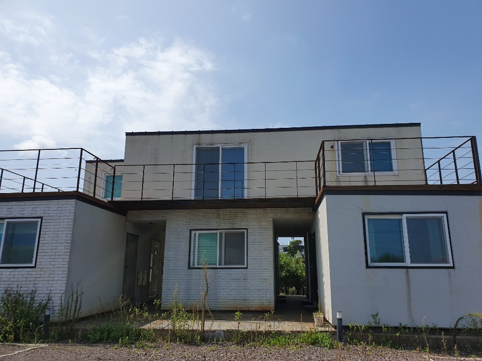 제주도농가주택매매 제주2공항인근 성산읍신산리에 위치하여 바다뷰와 펜션게스트하우스등 다용도로 활용가능제주도싼집 제주급매물