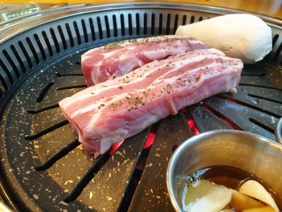 상동 고기집 추천!고기밥상. 숯불직화 숙성 통삼겹 육즙가득!!먹고싶다면. 고기밥상이지~!! : 네이버 블로그