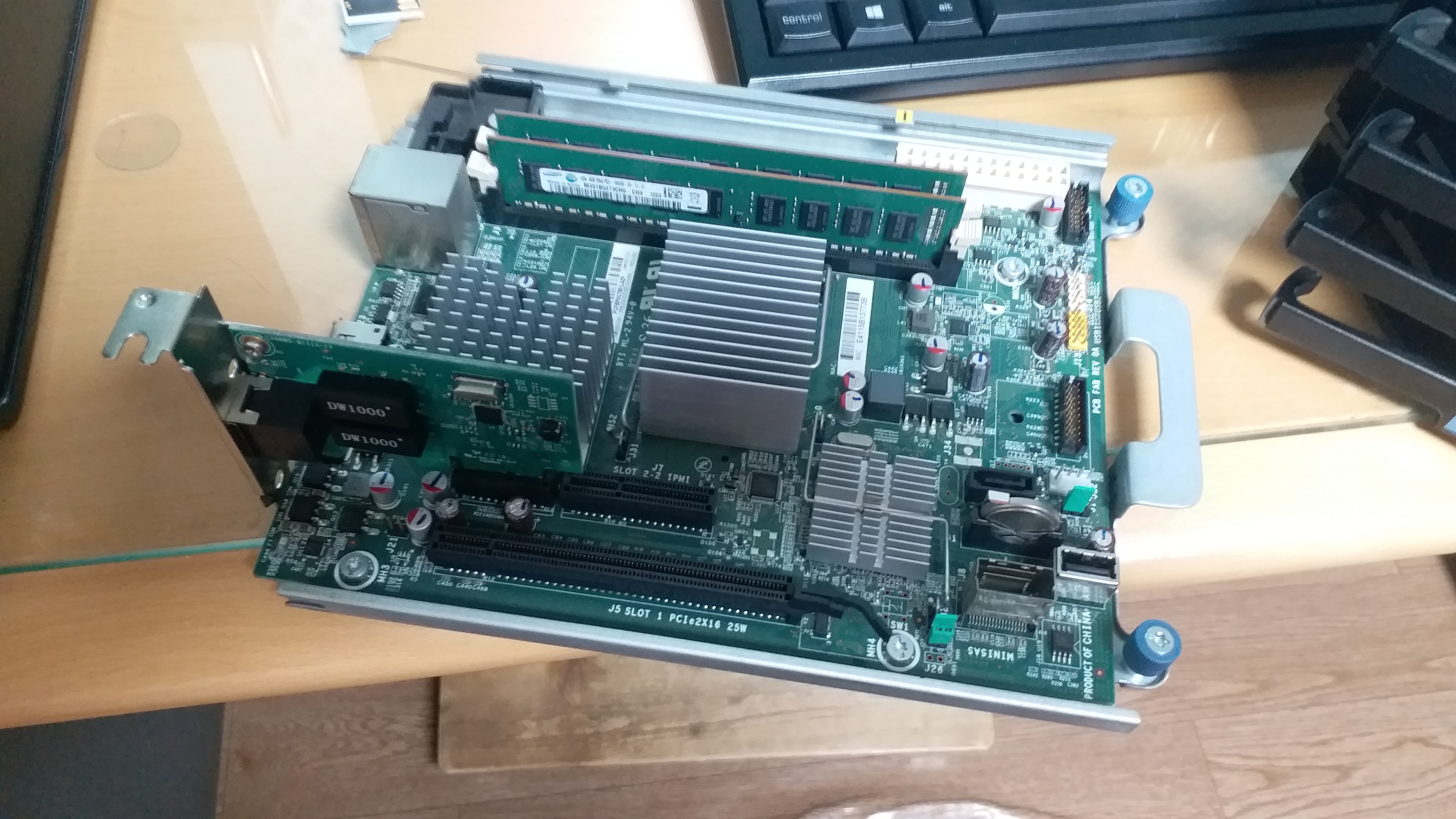 N40L PCI 슬롯에 LAN 카드 추가로 설치 가능할까요?