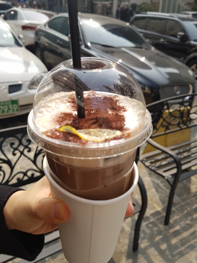 여의도카페 그럼블커피 우연히 뚫은 흑라떼 등 커피 신메뉴 가득한 여의도커피집 전 메뉴가 생소맛나다 네이버 블로그