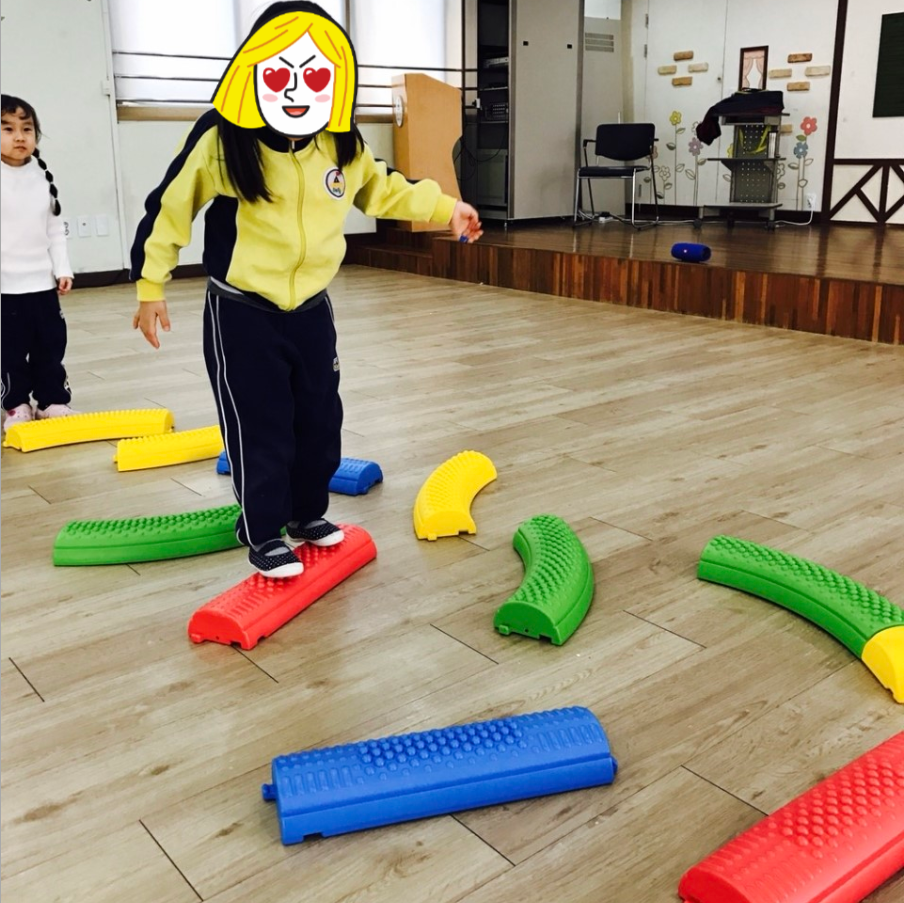 감각복합평균대유아놀이체육 에어바운스대여에어바운스렌탈워터슬라이드대여슬라이드렌탈수영장대여바이킹대여미니기차대여김포유아