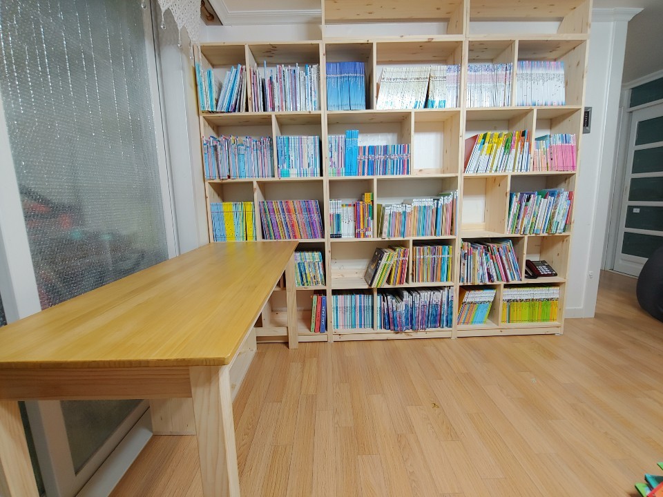 원목책장 테이블 및 원목침대 창원목공방 창원나무공방 창원목공diy수강 창원가구공방 목공자격증 창원목재cnc가공