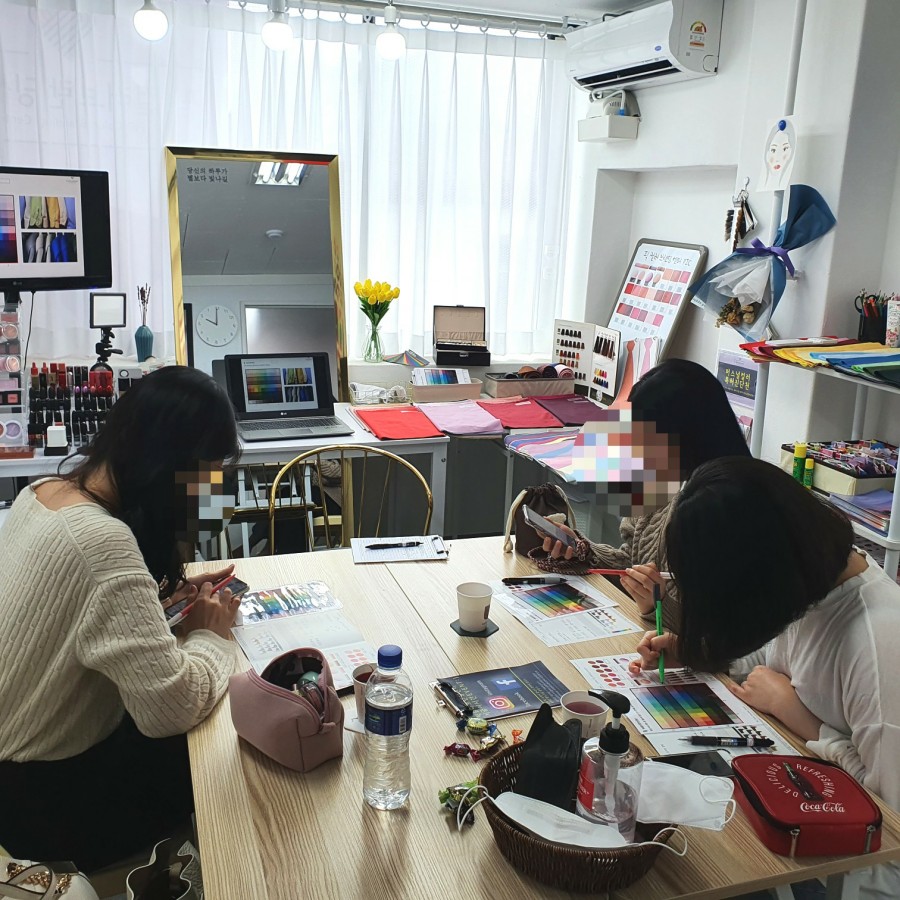 겨울쿨톤 여름쿨톤 봄웜톤 피부색 차이 그룹퍼스널컬러진단 네이버 블로그