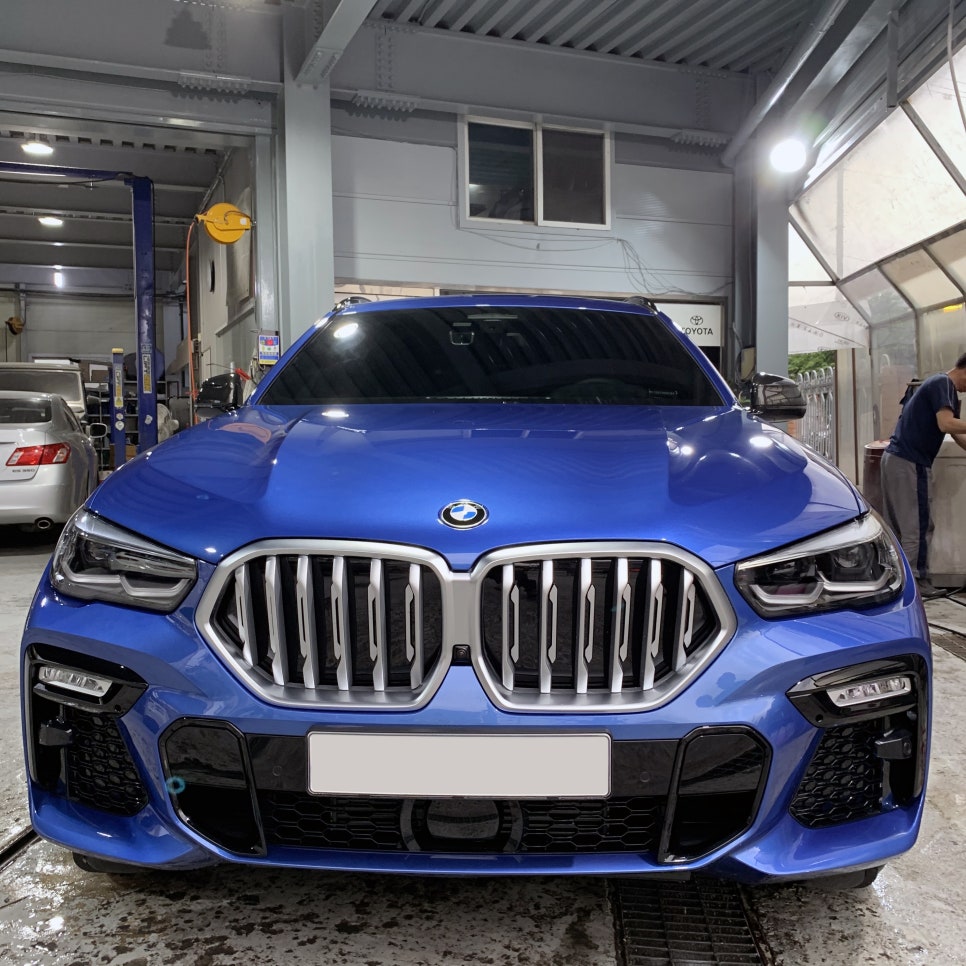 신형 Bmw X6 앞 범퍼 찍힘 판금도색 복원 서울 수입차 원형복원 사고수리 전문 공업사 강남 수입차 정비 도색 추천